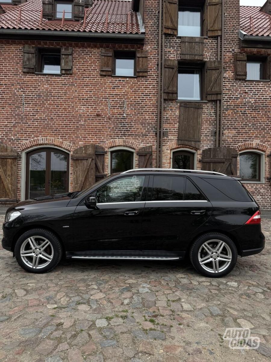 Melns Mercedes-Benz ML 350 2012 Klaipėda, ar dzinēja tilpumu 3.00 L un nobraukumu 260 tūkst. km par 12800 €, foto 3 vietnē AUTOMOTO.COM.LV