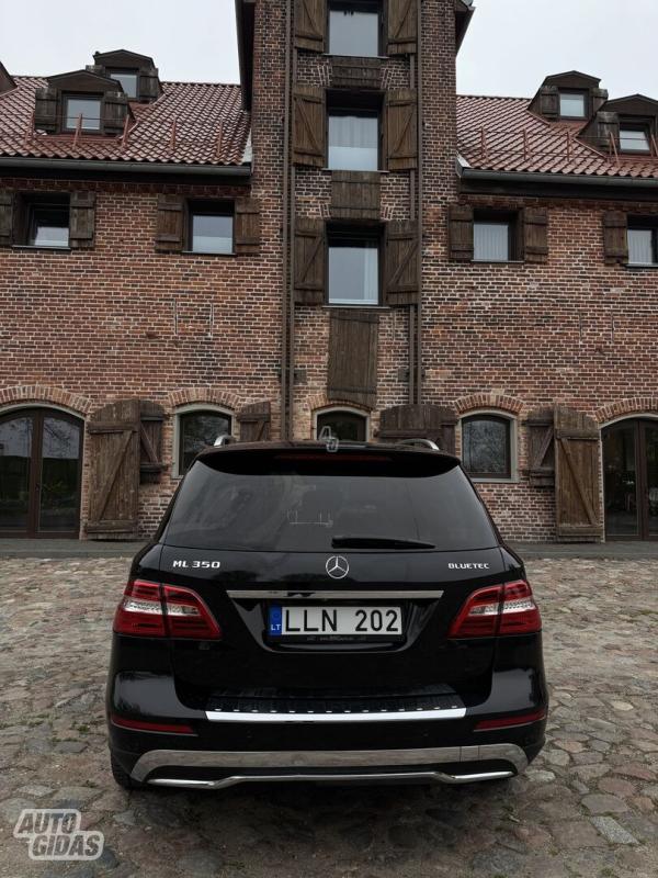 Black Mercedes-Benz ML 350 2012 in Klaipeda, with an engine capacity of 3.00 L and mileage of 260 thousand km for 12800 €, photo 3 on AUTOMOTO.COM.LV