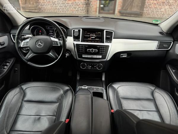 Black Mercedes-Benz ML 350 2012 in Klaipeda, with an engine capacity of 3.00 L and mileage of 260 thousand km for 12800 €, photo 6 on AUTOMOTO.COM.LV