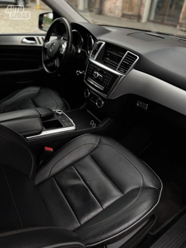Black Mercedes-Benz ML 350 2012 in Klaipeda, with an engine capacity of 3.00 L and mileage of 260 thousand km for 12800 €, photo 8 on AUTOMOTO.COM.LV