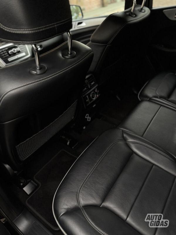 Black Mercedes-Benz ML 350 2012 in Klaipeda, with an engine capacity of 3.00 L and mileage of 260 thousand km for 12800 €, photo 9 on AUTOMOTO.COM.LV