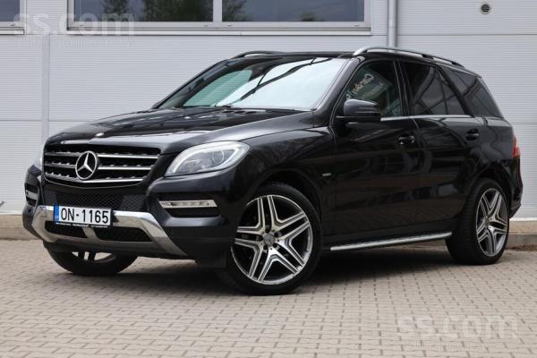 Black Mercedes-Benz ML 350 2012 in Riga, with an engine capacity of 3.00 L and mileage of 0 thousand km for 12995 €, photo 1 on AUTOMOTO.COM.LV