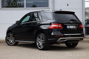 Melns Mercedes-Benz ML 350 2012 Rīga, ar dzinēja tilpumu 3.00 L un nobraukumu 0 tūkst. km par 12995 €, foto 5 vietnē AUTOMOTO.COM.LV