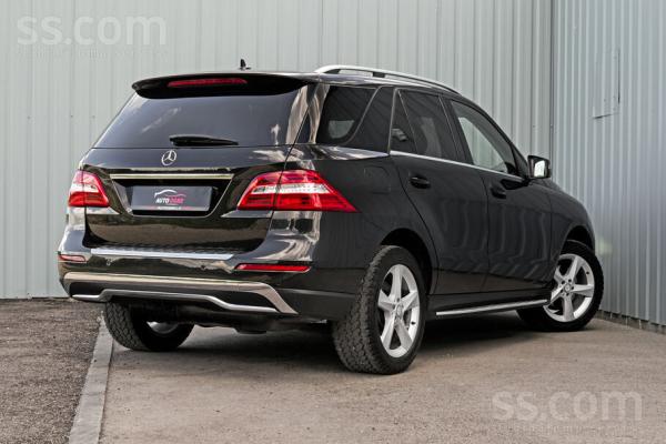 Melns Mercedes-Benz ML 350 2012 Ogre, ar dzinēja tilpumu 3.00 L un nobraukumu 198 tūkst. km par 16900 €, foto 4 vietnē AUTOMOTO.COM.LV
