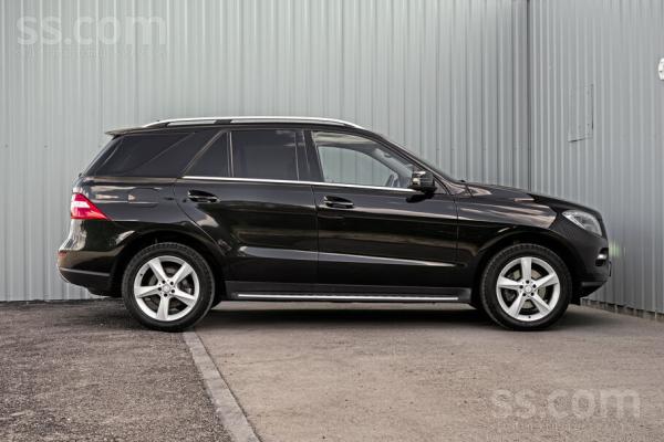 Melns Mercedes-Benz ML 350 2012 Ogre, ar dzinēja tilpumu 3.00 L un nobraukumu 198 tūkst. km par 16900 €, foto 5 vietnē AUTOMOTO.COM.LV