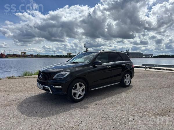 Melns Mercedes-Benz ML 350 2012 Rīga, ar dzinēja tilpumu 3.00 L un nobraukumu 341 tūkst. km par 13500 €, foto 1 vietnē AUTOMOTO.COM.LV