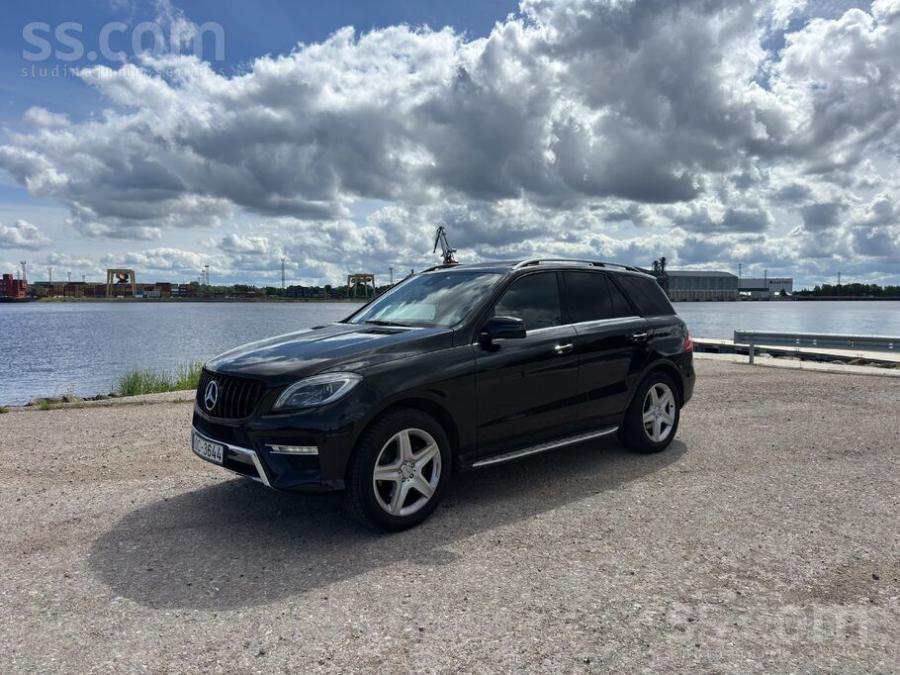 Melns Mercedes-Benz ML 350 2012 Rīga, ar dzinēja tilpumu 3.00 L un nobraukumu 341 tūkst. km par 13500 €, foto 1 vietnē AUTOMOTO.COM.LV