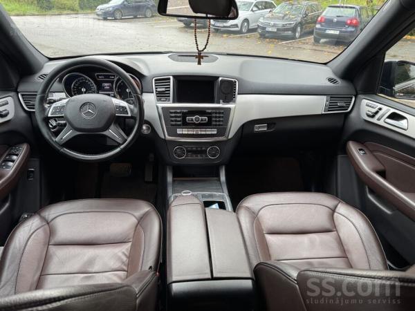 Melns Mercedes-Benz ML 350 2012 Rīga, ar dzinēja tilpumu 3.00 L un nobraukumu 341 tūkst. km par 13500 €, foto 3 vietnē AUTOMOTO.COM.LV