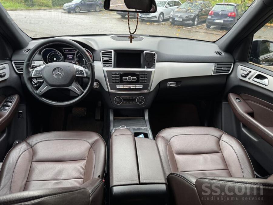 Melns Mercedes-Benz ML 350 2012 Rīga, ar dzinēja tilpumu 3.00 L un nobraukumu 341 tūkst. km par 13500 €, foto 4 vietnē AUTOMOTO.COM.LV