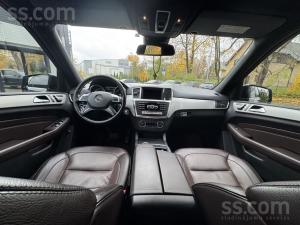 Melns Mercedes-Benz ML 350 2012 Rīga, ar dzinēja tilpumu 3.00 L un nobraukumu 341 tūkst. km par 13500 €, foto 5 vietnē AUTOMOTO.COM.LV