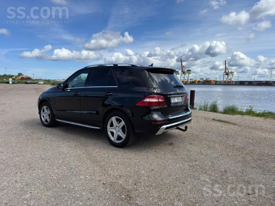 Melns Mercedes-Benz ML 350 2012 Rīga, ar dzinēja tilpumu 3.00 L un nobraukumu 341 tūkst. km par 13500 €, foto 6 vietnē AUTOMOTO.COM.LV