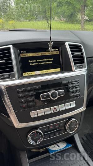 Black Mercedes-Benz ML 350 2012 in Jelgava, with an engine capacity of 3.00 L and mileage of 286 thousand km for 13900 €, photo 16 on AUTOMOTO.COM.LV