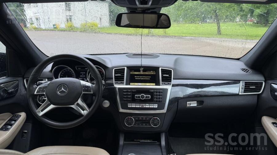 Black Mercedes-Benz ML 350 2012 in Jelgava, with an engine capacity of 3.00 L and mileage of 286 thousand km for 13900 €, photo 24 on AUTOMOTO.COM.LV