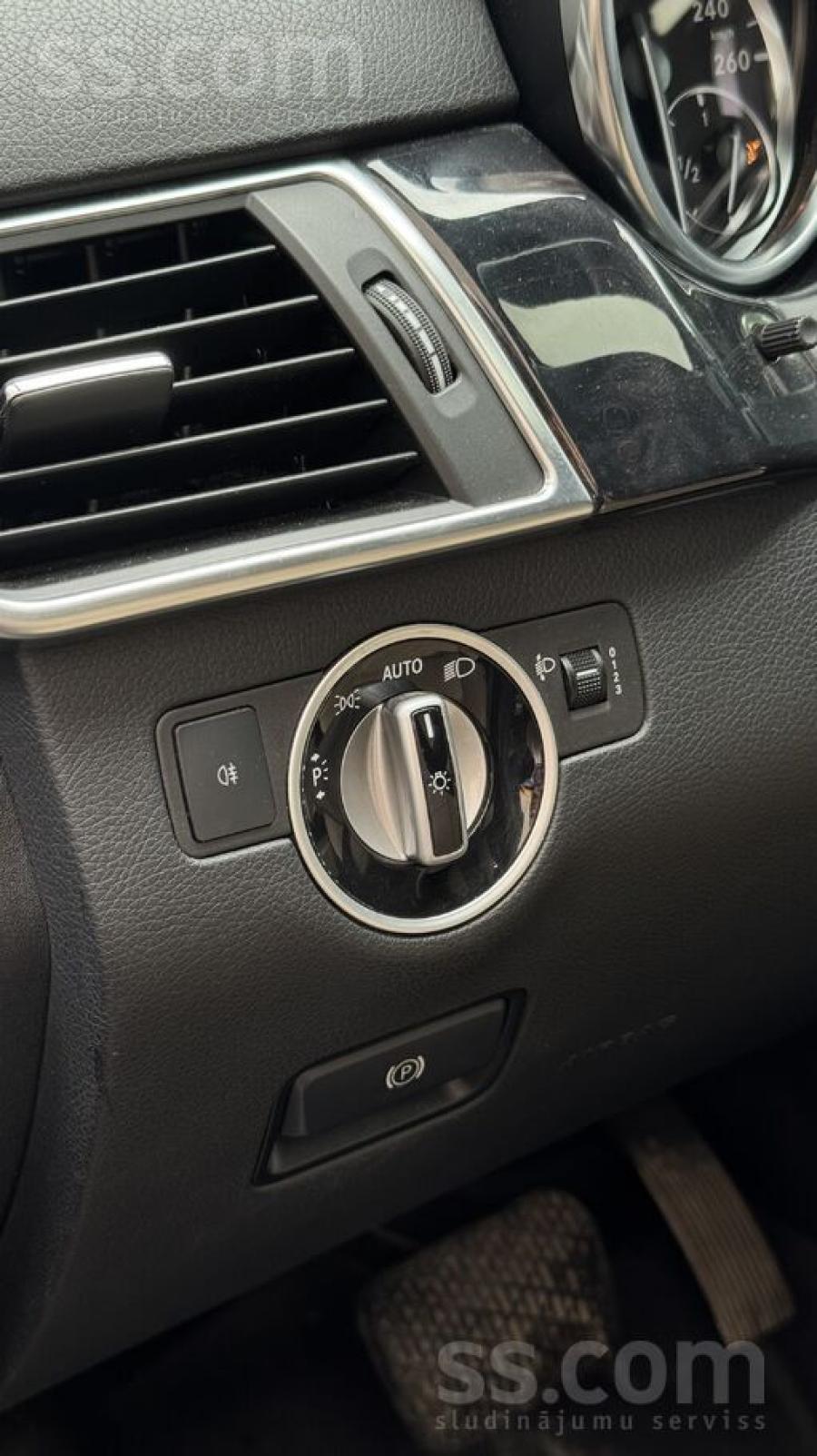 Black Mercedes-Benz ML 350 2012 in Jelgava, with an engine capacity of 3.00 L and mileage of 286 thousand km for 13900 €, photo 26 on AUTOMOTO.COM.LV
