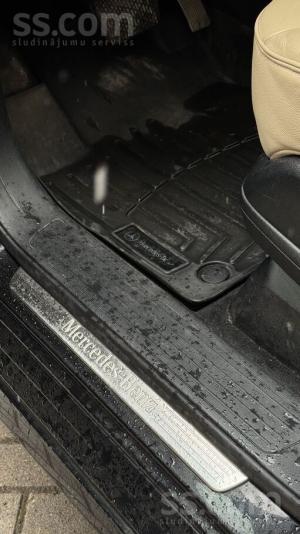 Black Mercedes-Benz ML 350 2012 in Jelgava, with an engine capacity of 3.00 L and mileage of 286 thousand km for 13900 €, photo 27 on AUTOMOTO.COM.LV