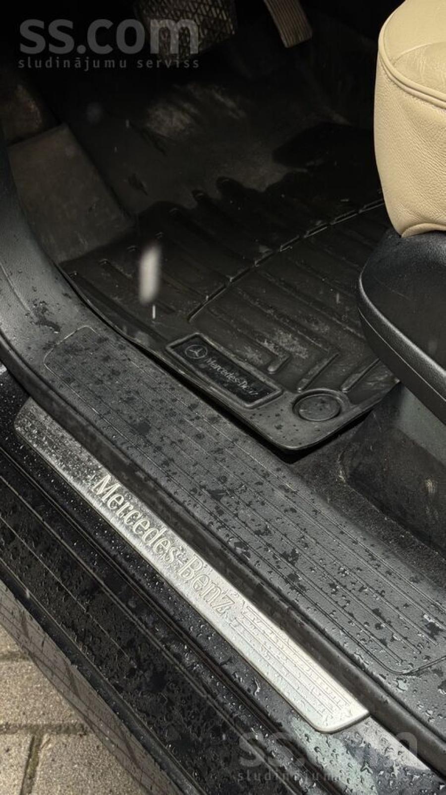 Black Mercedes-Benz ML 350 2012 in Jelgava, with an engine capacity of 3.00 L and mileage of 286 thousand km for 13900 €, photo 27 on AUTOMOTO.COM.LV