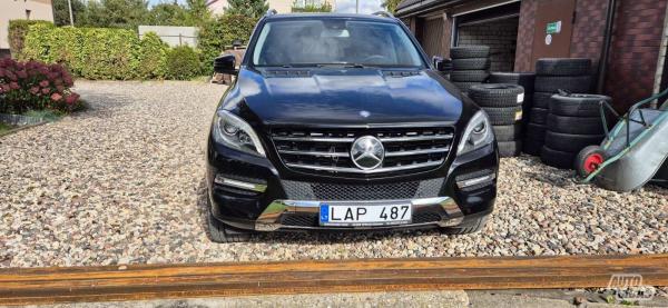 Black Mercedes-Benz ML 350 2012 in Kaunas, with an engine capacity of 3.00 L and mileage of 350 thousand km for 13000 €, photo 1 on AUTOMOTO.COM.LV