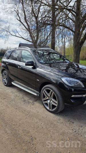 Melns Mercedes-Benz ML 350 2012 Jūrmala, ar dzinēja tilpumu 3.00 L un nobraukumu 325 tūkst. km par 15500 €, foto 3 vietnē AUTOMOTO.COM.LV