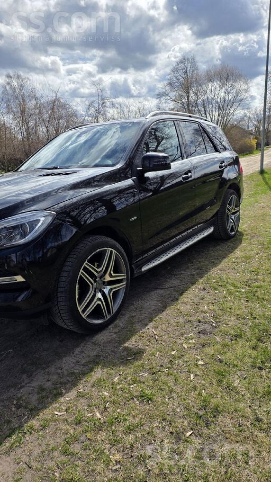 Melns Mercedes-Benz ML 350 2012 Jūrmala, ar dzinēja tilpumu 3.00 L un nobraukumu 325 tūkst. km par 15500 €, foto 4 vietnē AUTOMOTO.COM.LV