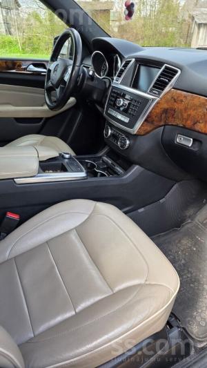 Melns Mercedes-Benz ML 350 2012 Jūrmala, ar dzinēja tilpumu 3.00 L un nobraukumu 325 tūkst. km par 15500 €, foto 6 vietnē AUTOMOTO.COM.LV