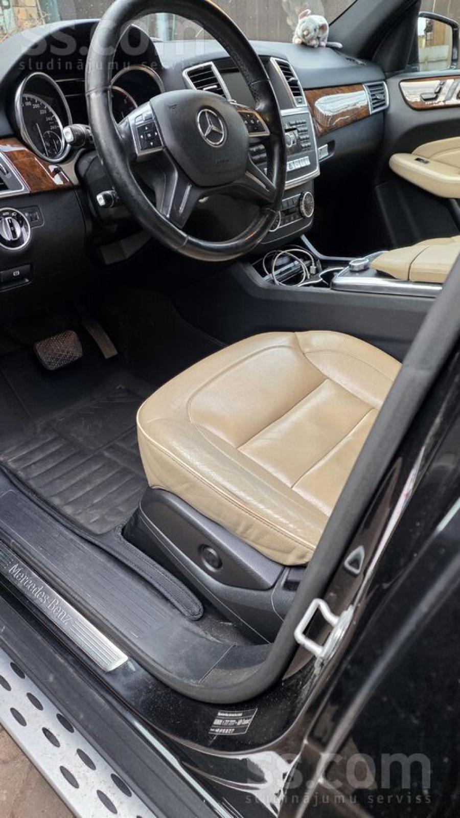 Melns Mercedes-Benz ML 350 2012 Jūrmala, ar dzinēja tilpumu 3.00 L un nobraukumu 325 tūkst. km par 15500 €, foto 7 vietnē AUTOMOTO.COM.LV