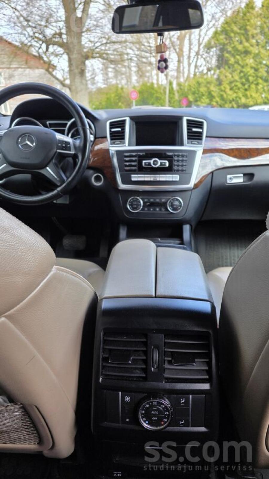 Melns Mercedes-Benz ML 350 2012 Jūrmala, ar dzinēja tilpumu 3.00 L un nobraukumu 325 tūkst. km par 15500 €, foto 8 vietnē AUTOMOTO.COM.LV