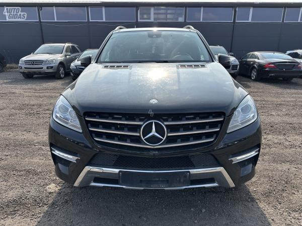Melns Mercedes-Benz ML 350 2012 Giraitė, ar dzinēja tilpumu 3.00 L un nobraukumu 221 tūkst. km par 7800 €, foto 2 vietnē AUTOMOTO.COM.LV