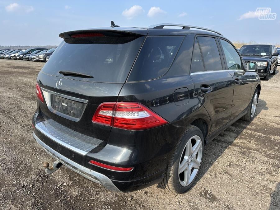 Melns Mercedes-Benz ML 350 2012 Giraitė, ar dzinēja tilpumu 3.00 L un nobraukumu 221 tūkst. km par 7800 €, foto 6 vietnē AUTOMOTO.COM.LV