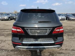 Melns Mercedes-Benz ML 350 2012 Giraitė, ar dzinēja tilpumu 3.00 L un nobraukumu 221 tūkst. km par 7800 €, foto 7 vietnē AUTOMOTO.COM.LV