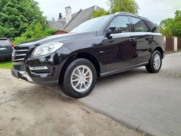 Melns Mercedes-Benz ML 350 2012 Viļņa, ar dzinēja tilpumu 2.99 L un nobraukumu 244 tūkst. km par 13000 €, foto 2 vietnē AUTOMOTO.COM.LV