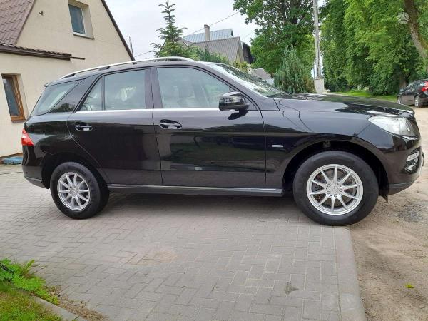 Melns Mercedes-Benz ML 350 2012 Viļņa, ar dzinēja tilpumu 2.99 L un nobraukumu 244 tūkst. km par 13000 €, foto 7 vietnē AUTOMOTO.COM.LV