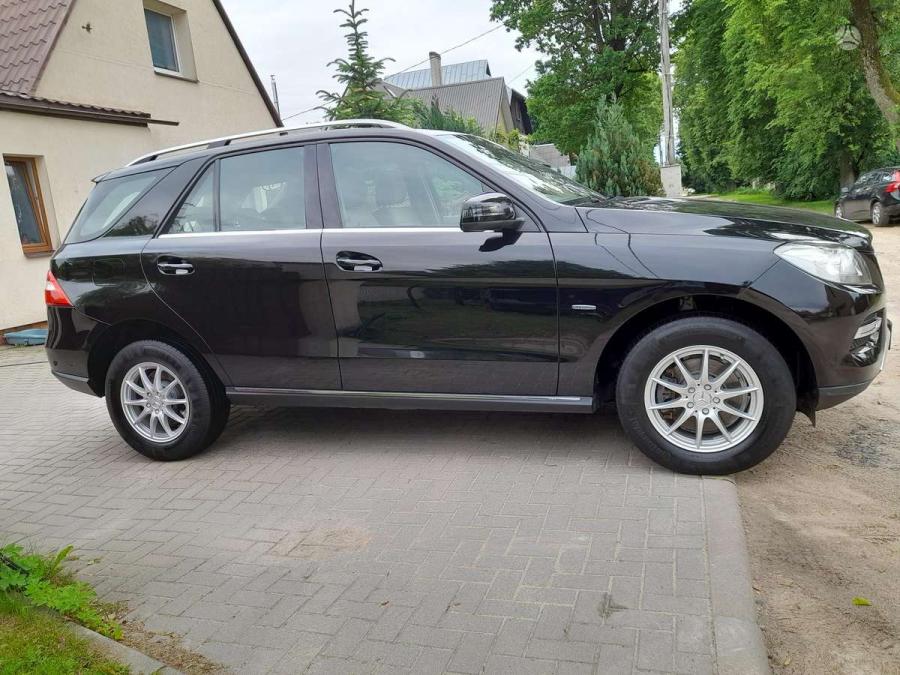 Черный Мерседес МЛ 350 2012 в Вильнюс, объемом двигателя 2.99 л и пробегом 244 тыс. км за 13000 €, фото 8 на AUTOMOTO.COM.LV
