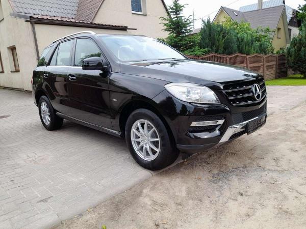 Melns Mercedes-Benz ML 350 2012 Viļņa, ar dzinēja tilpumu 2.99 L un nobraukumu 244 tūkst. km par 13000 €, foto 8 vietnē AUTOMOTO.COM.LV