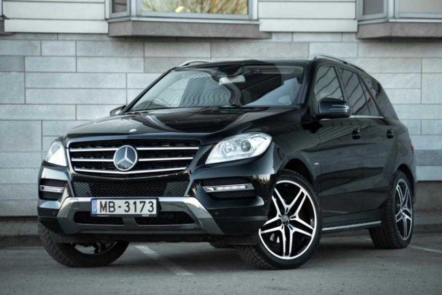 Black Mercedes-Benz ML 350 2012 in Riga, with an engine capacity of 3.50 L and mileage of 229 thousand km for 21990 €, photo 1 on AUTOMOTO.COM.LV