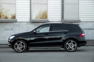 Black Mercedes-Benz ML 350 2012 in Riga, with an engine capacity of 3.50 L and mileage of 229 thousand km for 21990 €, photo 3 on AUTOMOTO.COM.LV