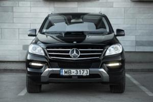 Black Mercedes-Benz ML 350 2012 in Riga, with an engine capacity of 3.50 L and mileage of 229 thousand km for 21990 €, photo 5 on AUTOMOTO.COM.LV