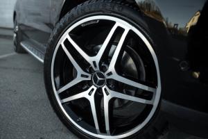 Black Mercedes-Benz ML 350 2012 in Riga, with an engine capacity of 3.50 L and mileage of 229 thousand km for 21990 €, photo 6 on AUTOMOTO.COM.LV