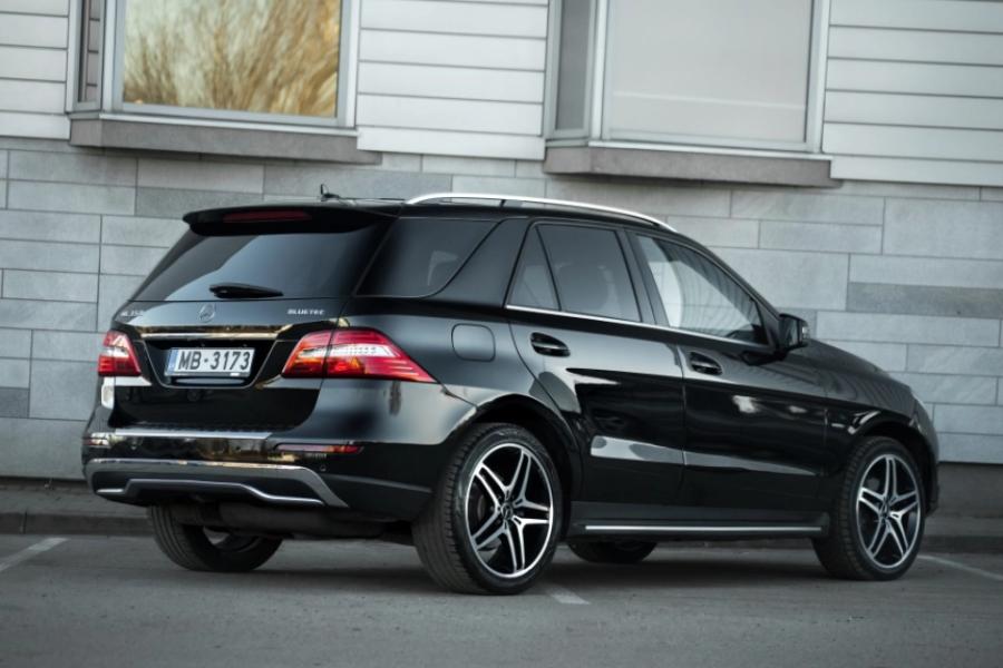 Black Mercedes-Benz ML 350 2012 in Riga, with an engine capacity of 3.50 L and mileage of 229 thousand km for 21990 €, photo 9 on AUTOMOTO.COM.LV