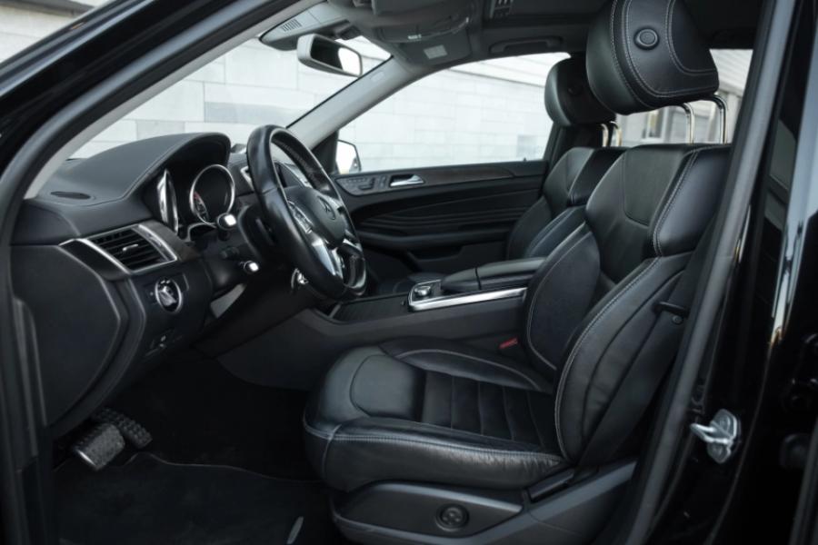 Black Mercedes-Benz ML 350 2012 in Riga, with an engine capacity of 3.50 L and mileage of 229 thousand km for 21990 €, photo 10 on AUTOMOTO.COM.LV