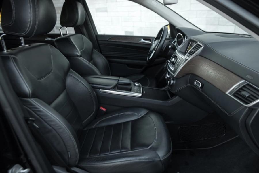 Black Mercedes-Benz ML 350 2012 in Riga, with an engine capacity of 3.50 L and mileage of 229 thousand km for 21990 €, photo 11 on AUTOMOTO.COM.LV