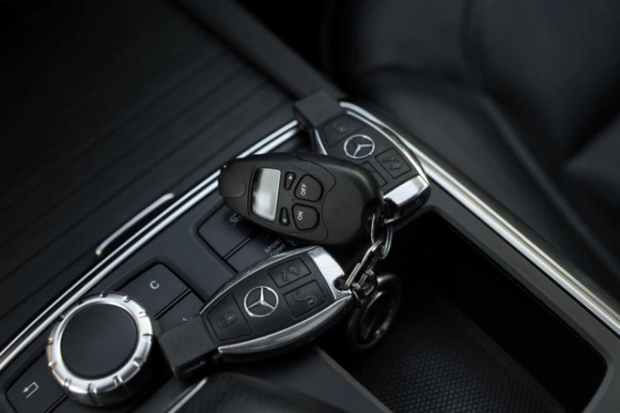 Black Mercedes-Benz ML 350 2012 in Riga, with an engine capacity of 3.50 L and mileage of 229 thousand km for 21990 €, photo 21 on AUTOMOTO.COM.LV