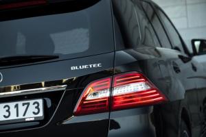 Black Mercedes-Benz ML 350 2012 in Riga, with an engine capacity of 3.50 L and mileage of 229 thousand km for 21990 €, photo 25 on AUTOMOTO.COM.LV