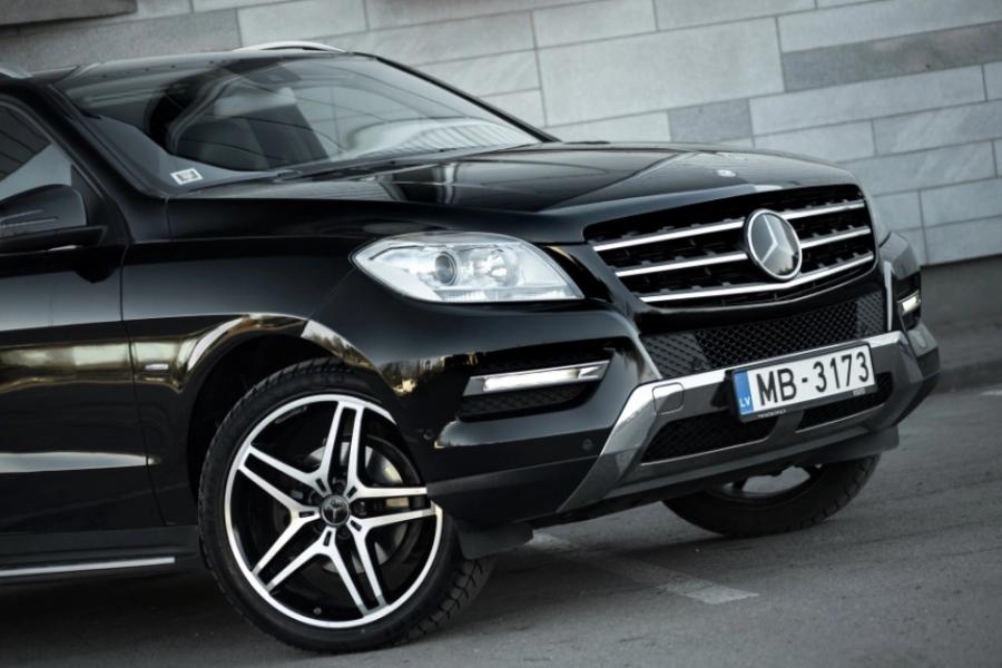 Black Mercedes-Benz ML 350 2012 in Riga, with an engine capacity of 3.50 L and mileage of 229 thousand km for 21990 €, photo 26 on AUTOMOTO.COM.LV