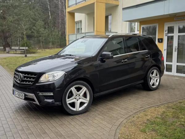 Black Mercedes-Benz ML 350 2012 in Riga, with an engine capacity of 3.00 L and mileage of 221 thousand km for 16900 €, photo 1 on AUTOMOTO.COM.LV