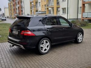 Black Mercedes-Benz ML 350 2012 in Riga, with an engine capacity of 3.00 L and mileage of 221 thousand km for 16900 €, photo 4 on AUTOMOTO.COM.LV