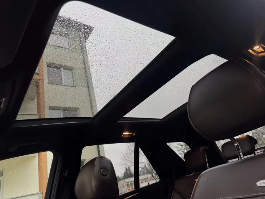 Black Mercedes-Benz ML 350 2012 in Riga, with an engine capacity of 3.00 L and mileage of 221 thousand km for 16900 €, photo 7 on AUTOMOTO.COM.LV