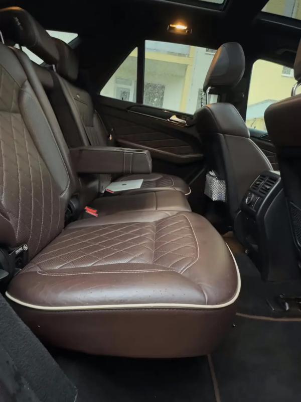 Black Mercedes-Benz ML 350 2012 in Riga, with an engine capacity of 3.00 L and mileage of 221 thousand km for 16900 €, photo 7 on AUTOMOTO.COM.LV