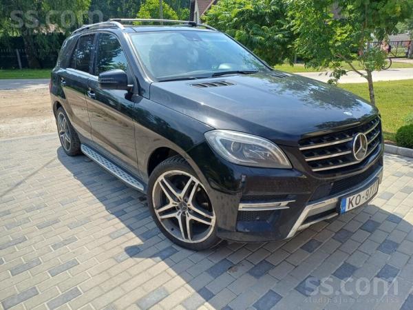 Черный Мерседес МЛ 350 2012 в Юрмала, объемом двигателя 3.00 л и пробегом 381 тыс. км за 13500 €, фото 1 на AUTOMOTO.COM.LV