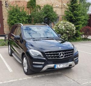 Melns Mercedes-Benz ML 350 2012 Rīga, ar dzinēja tilpumu 3.00 L un nobraukumu 245 tūkst. km par 16500 €, foto  vietnē AUTOMOTO.COM.LV
