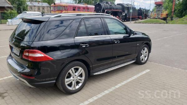 Черный Мерседес МЛ 350 2012 в Рига, объемом двигателя 3.00 л и пробегом 245 тыс. км за 16500 €, фото 4 на AUTOMOTO.COM.LV